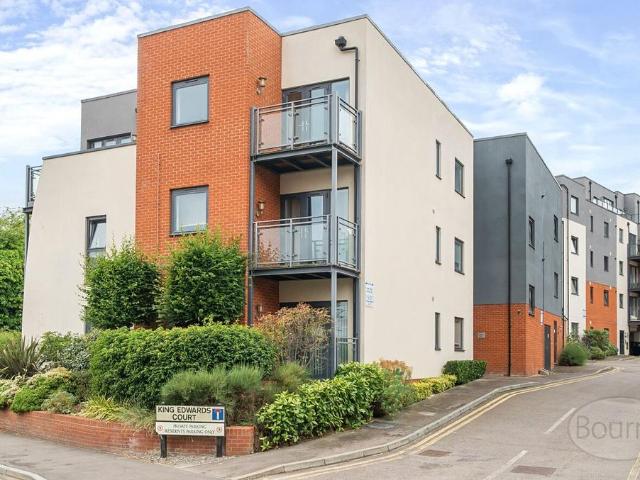 Walnut Tree Close, Guildford, Surrey. 1 bed apartment to rent £2,000 pcm £462 pw