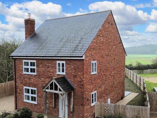 Walnut Tree Close, Hoe Lane, 5 Bedroom Detached