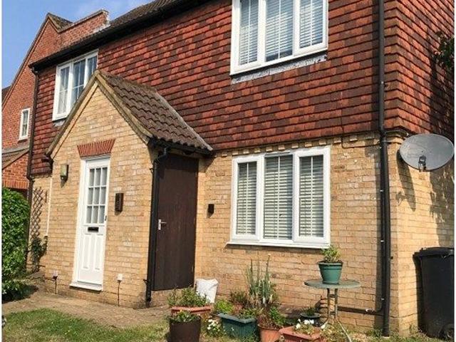 Walnut Tree Gardens, Farncombe GU7, 1 bed flat to rent, £1,150 pcm | PrimeLocation