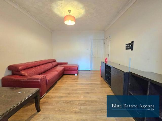 Walnut Tree Road, Hounslow, TW5 2 bed ground floor flat to rent £1,750 pcm £404 pw