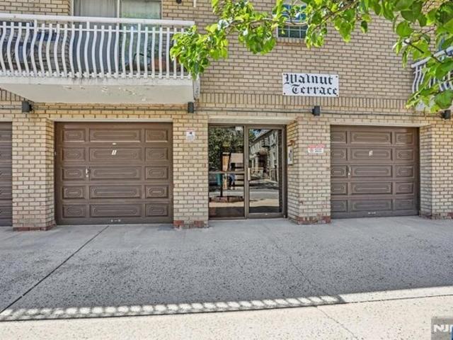 Walnut Unit D, Newark, Condo For Sale