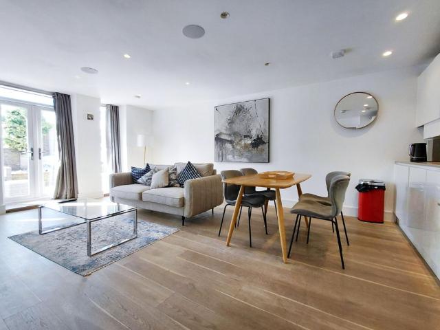 Walpole Court, Ealing Green, London, W5