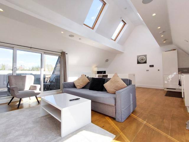 Walpole Court Flat 16 Flat 16 Ealing Green London 2730780