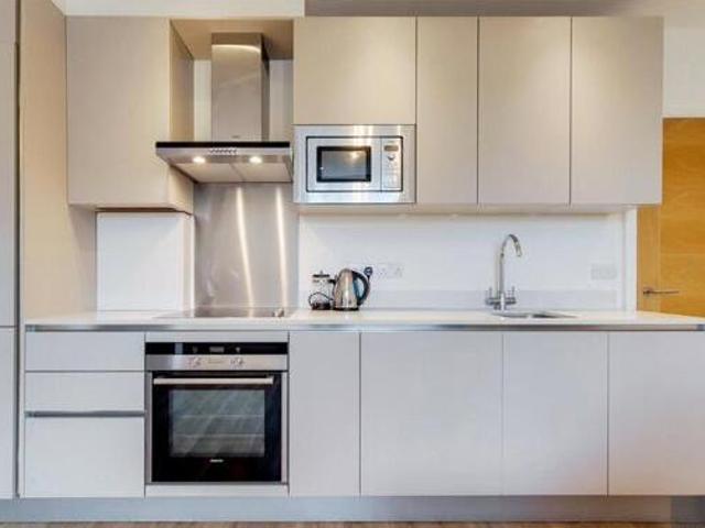 Walpole Gardens, Chiswick, 2 Bedroom Flat
