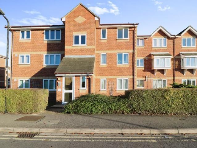 Walpole Road, Burnham Jt 7 SL1, 1 bed flat to rent, £1,050 pcm | PrimeLocation