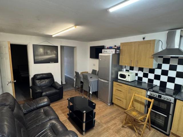 Walsgrave Road, Coventry CV2, 3 bed flat to rent, £1,300 pcm | PrimeLocation