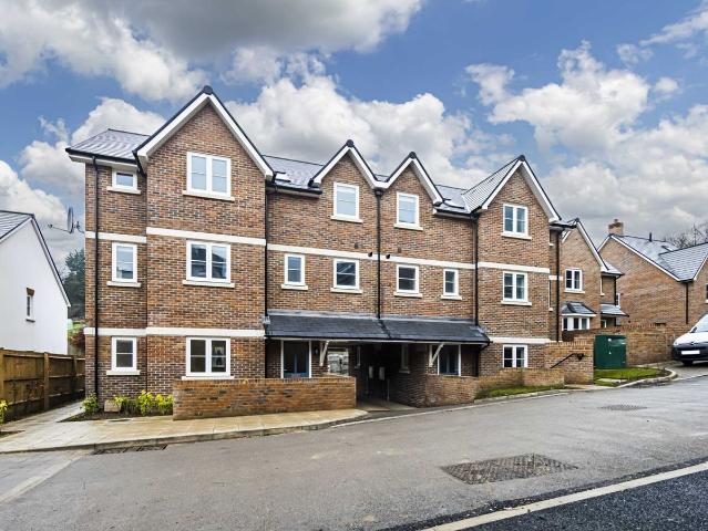 Walsham Close, Hemel Hempstead, Hertfordshire HP1, 1 bed flat to rent, £1,200 pcm | PrimeLocation