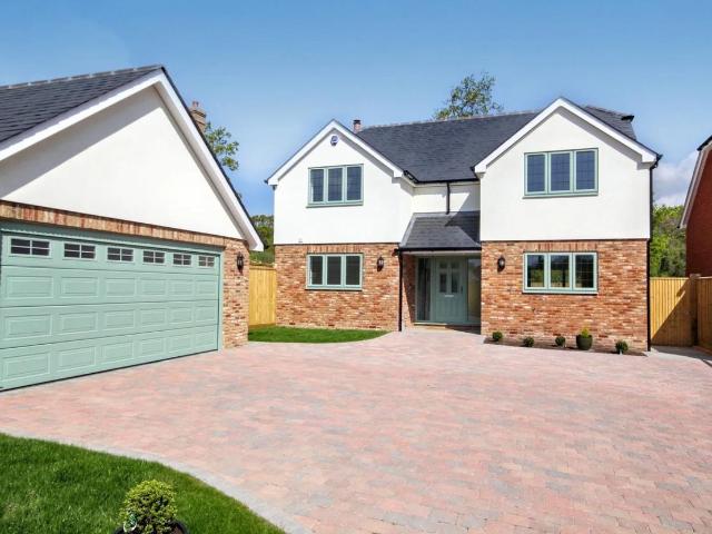 Walshes Road, Crowborough TN6, 4 bed detached house to rent, £3,000 pcm | PrimeLocation