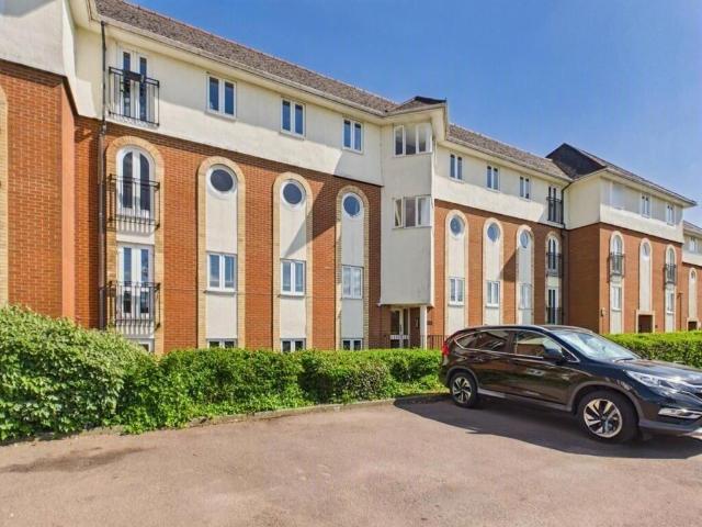 Walsingham Close, Hatfield AL10, 2 bed flat to rent, £1,450 pcm | PrimeLocation