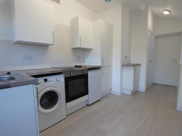 Walsworth Road, Hitchin Studio to rent £1,000 pcm £231 pw
