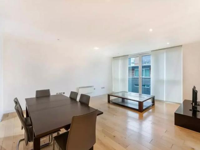 Wapping High Street, London E1W, 3 bed flat to rent, £3,600 pcm | PrimeLocation