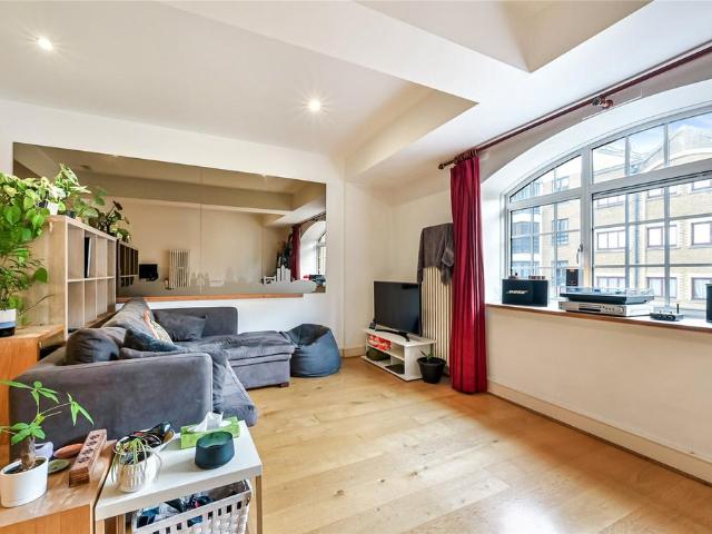 Wapping High Street, London, E1W Studio to rent £1,800 pcm £415 pw