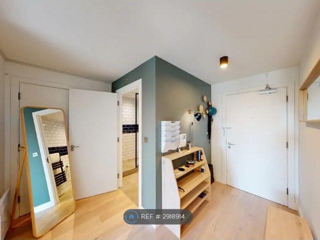Wapping Lane, London E1W, 2 bed flat to rent, £2,600 pcm | PrimeLocation