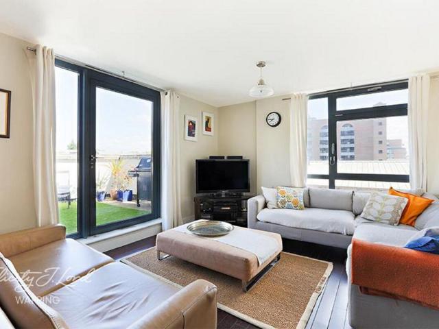 Wapping Lane, LONDON 2 bed apartment to rent £2,700 pcm £623 pw