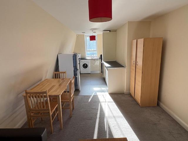 Wapping Lane, Wapping E1W 2 bed flat to rent £1,950 pcm £450 pw