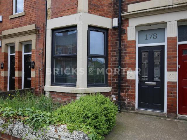 Warton Terrace, Newcastle Upon Tyne NE6 2 bed flat to rent £1,270 pcm £293 pw