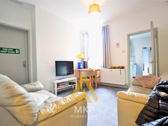 Warwards Lane, Birmingham B29 4 bed terraced house to rent £1,976 pcm £456 pw
