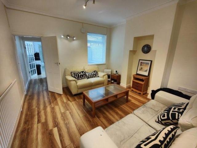 WARWARDS LANE 4 bed house share to rent £1,996 pcm £461 pw