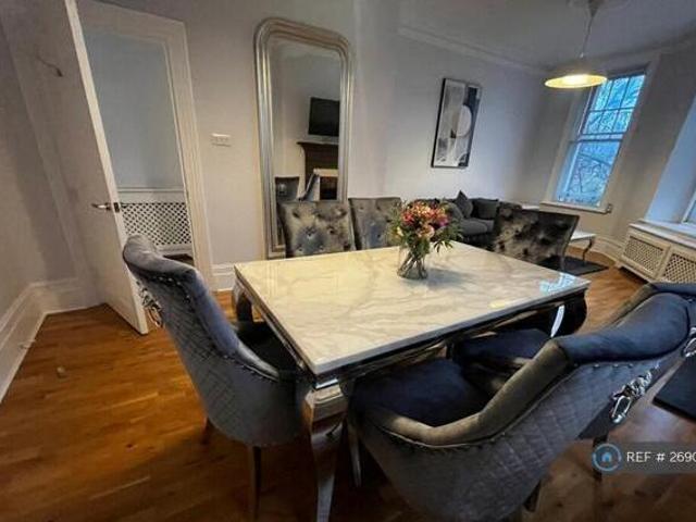 Warwick Mansions, London, 3 Bedroom Flat