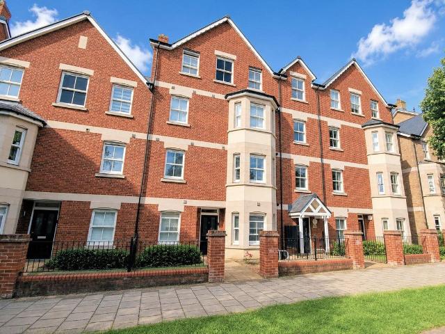 Warwick Avenue, Bedford MK40, 2 bed flat to rent, £1,350 pcm | PrimeLocation