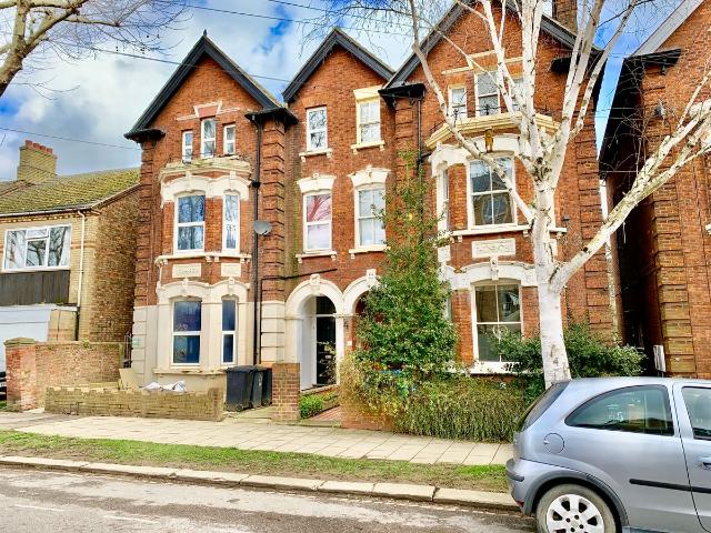 Warwick Avenue, Bedford MK40, Room to rent, £630 pcm | PrimeLocation