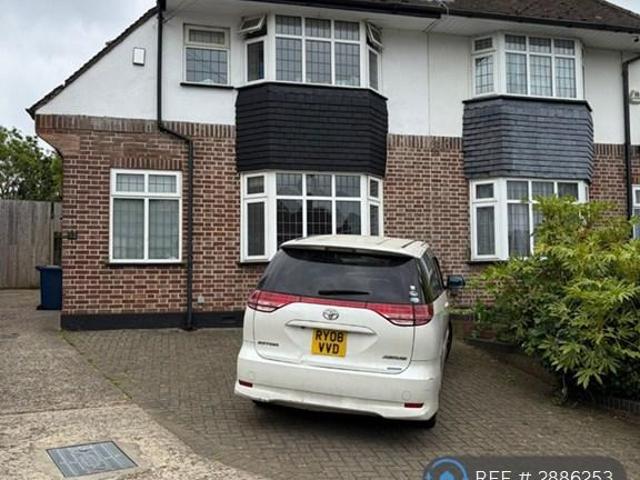 Warwick Avenue, Edgware, HA8 4 bed semi detached house to rent £3,500 pcm £808 pw