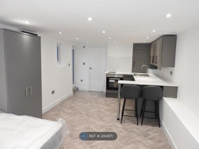 Warwick Avenue, Edgware HA8, Studio to rent, £1,000 pcm | PrimeLocation