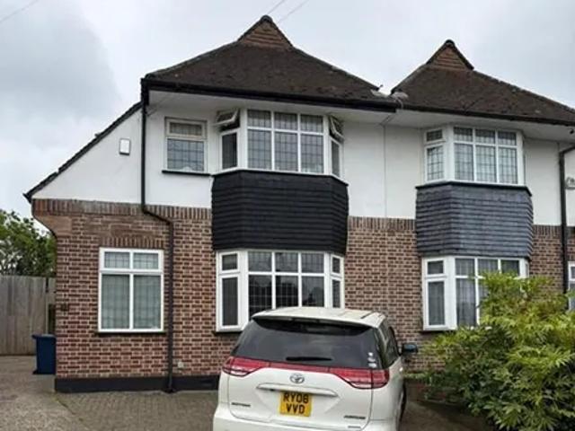 Warwick Avenue, London, HA8 8UJ, United Kingdom | 4 bed duplex for rent #167388129 | Rentberry