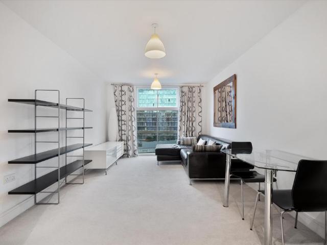 Warwick Building, Chelsea Bridge. 2 bed flat to rent £3,250 pcm £750 pw