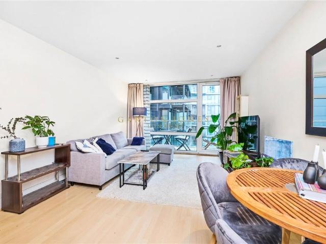 Warwick Building, 366 Queenstown. 1 bed apartment to rent £2,700 pcm £623 pw