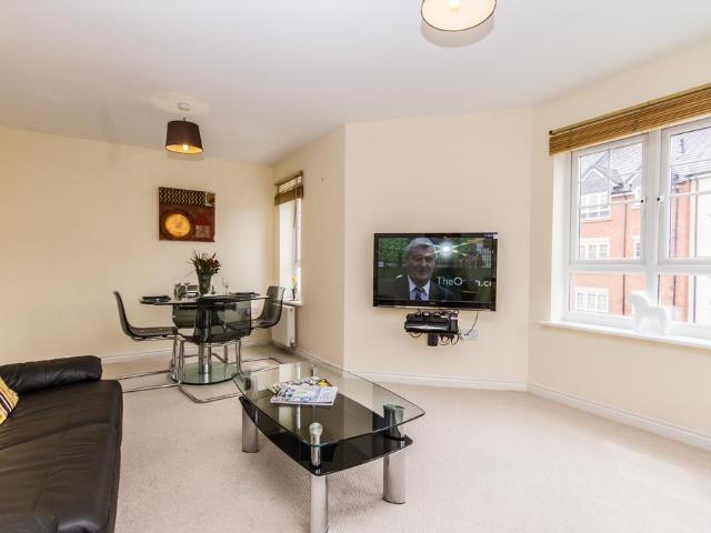 Warwick CV34 1 bed serviced apartment to rent £1,733 pcm £400 pw