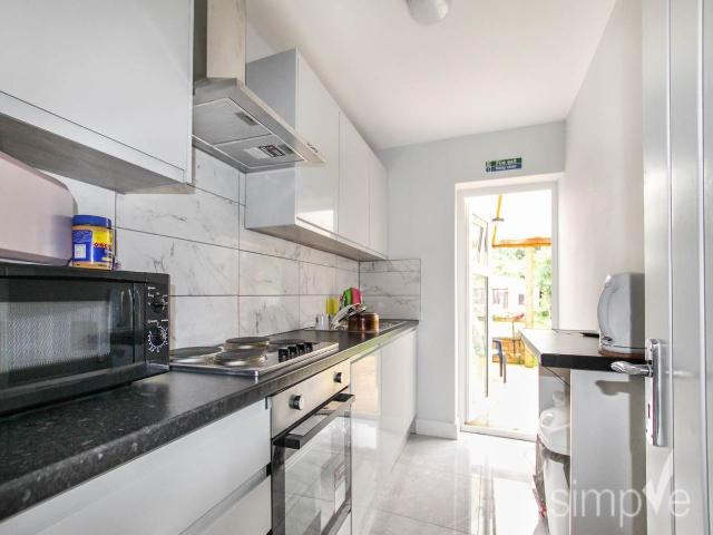 Warwick Crescent, Hayes, Middlesex UB4, Room to rent, £900 pcm | PrimeLocation