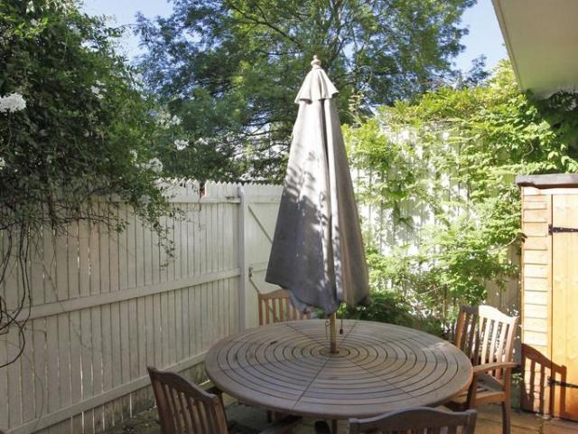 Warwick Crescent, Little Venice. 1 bed flat to rent £2,275 pcm £525 pw