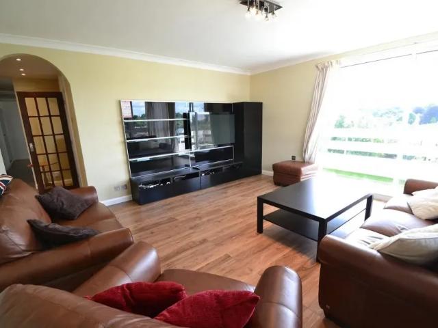 Warwick Drive, Putney SW15, 3 bed flat to rent, £2,800 pcm | PrimeLocation