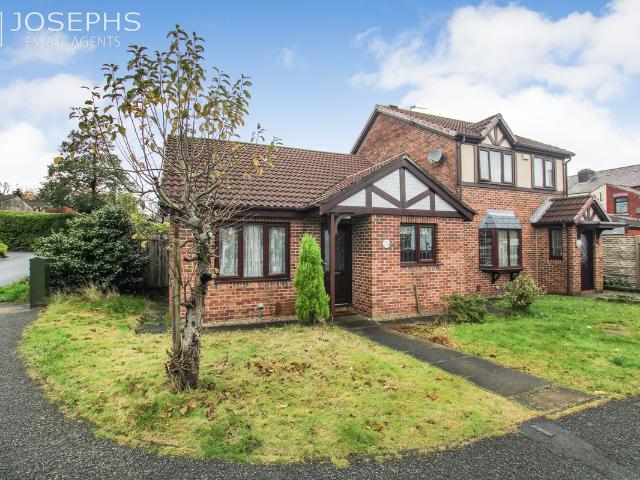 Warwick Gardens, Bolton BL3, 2 bed detached bungalow to rent, £1,000 pcm | PrimeLocation