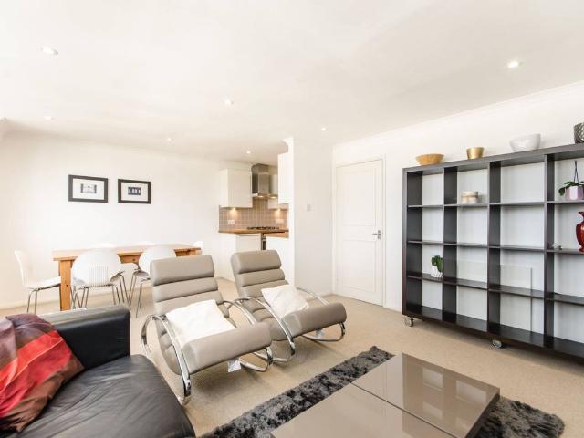 Warwick Gardens, Kensington, London W14, 2 bed flat to rent, £3,250 pcm | PrimeLocation