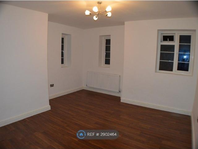 Warwick Gardens, London CR7, 3 bed flat to rent, £2,099 pcm | PrimeLocation