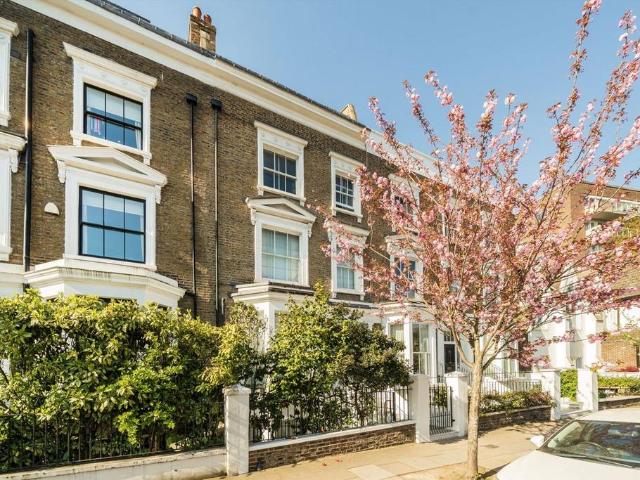 Warwick Gardens, London W14 1 bed flat to rent £3,000 pcm £692 pw