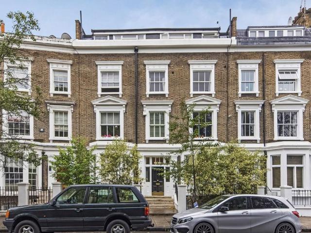 Warwick Gardens, London W14 3 bed flat to rent £4,120 pcm £951 pw