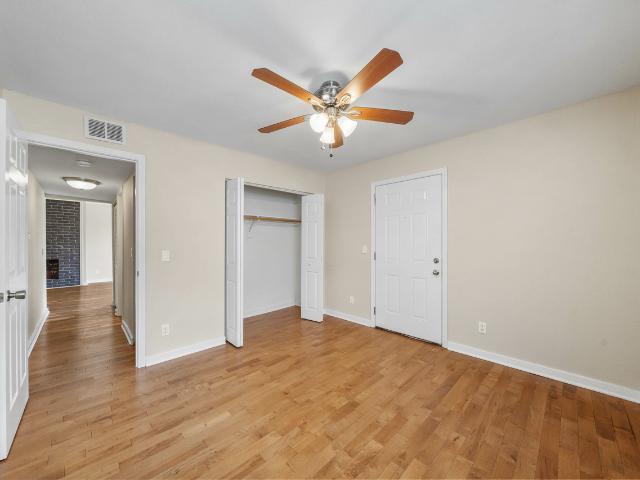 Warwick Gardens | Renovated with Serene Courtyard 2 Bedroom Apartment for Rent at 3926 Warwick Blvd, Kansas City, MO 64111 Southmoreland
