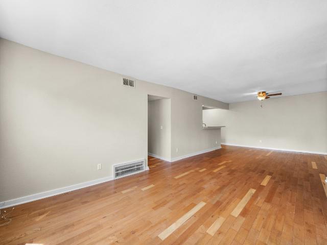 Warwick Gardens | Renovated with Serene Courtyard 2 Bedroom Apartment for Rent at 3926 Warwick Blvd, Kansas City, MO 64111 Southmoreland