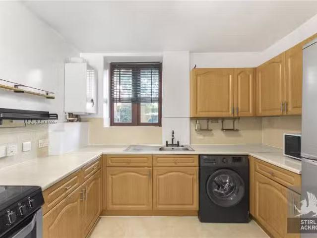 Warwick Grove, London, E5 9JE
