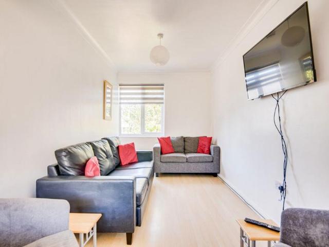 Warwick Road, Canterbury 4 bed house to rent £2,197 pcm £507 pw
