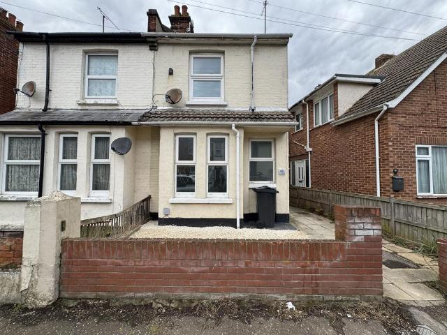 Warwick Road, Clacton on Sea 2 bed semi detached house to rent £1,175 pcm £271 pw