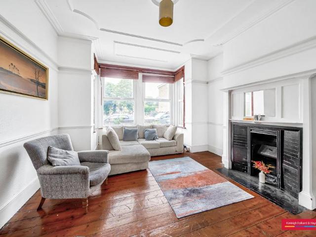 Warwick Road, Bounds Green London, N11 4 bed house to rent £2,800 pcm £646 pw
