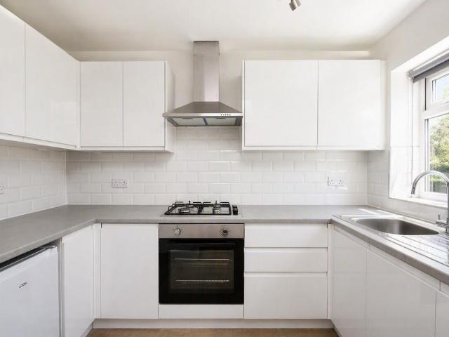 Warwick Road, Barnet, EN5 1 bed flat to rent £1,575 pcm £363 pw