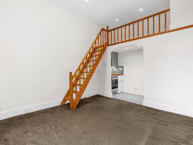 Warwick Road, Earls Court 1 bed flat to rent £1,846 pcm £426 pw