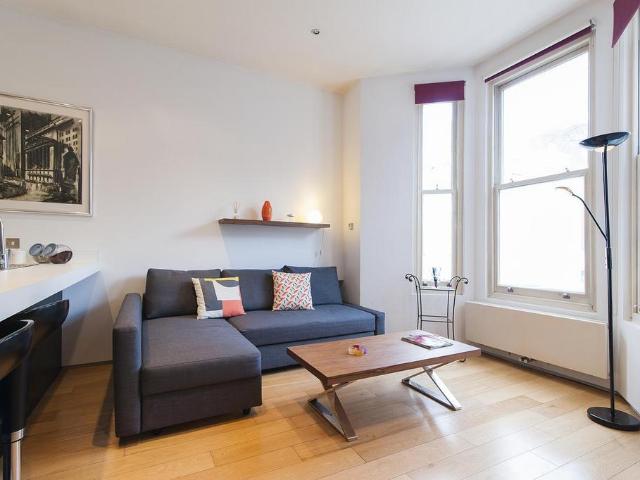 Warwick Road, Earls Court 2 bed apartment to rent £2,999 pcm £692 pw