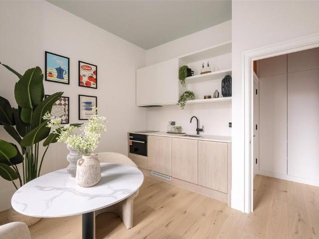Warwick Road, Earls Court, SW5 1 bed apartment to rent £2,279 pcm £526 pw
