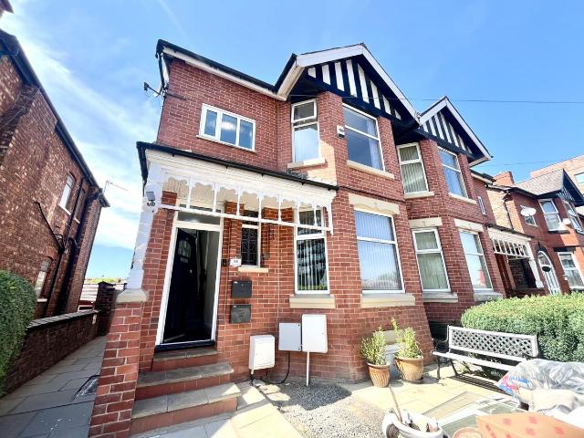 Warwick Road, Old Trafford, Manchester M16, 2 bed flat to rent, £1,200 pcm | PrimeLocation